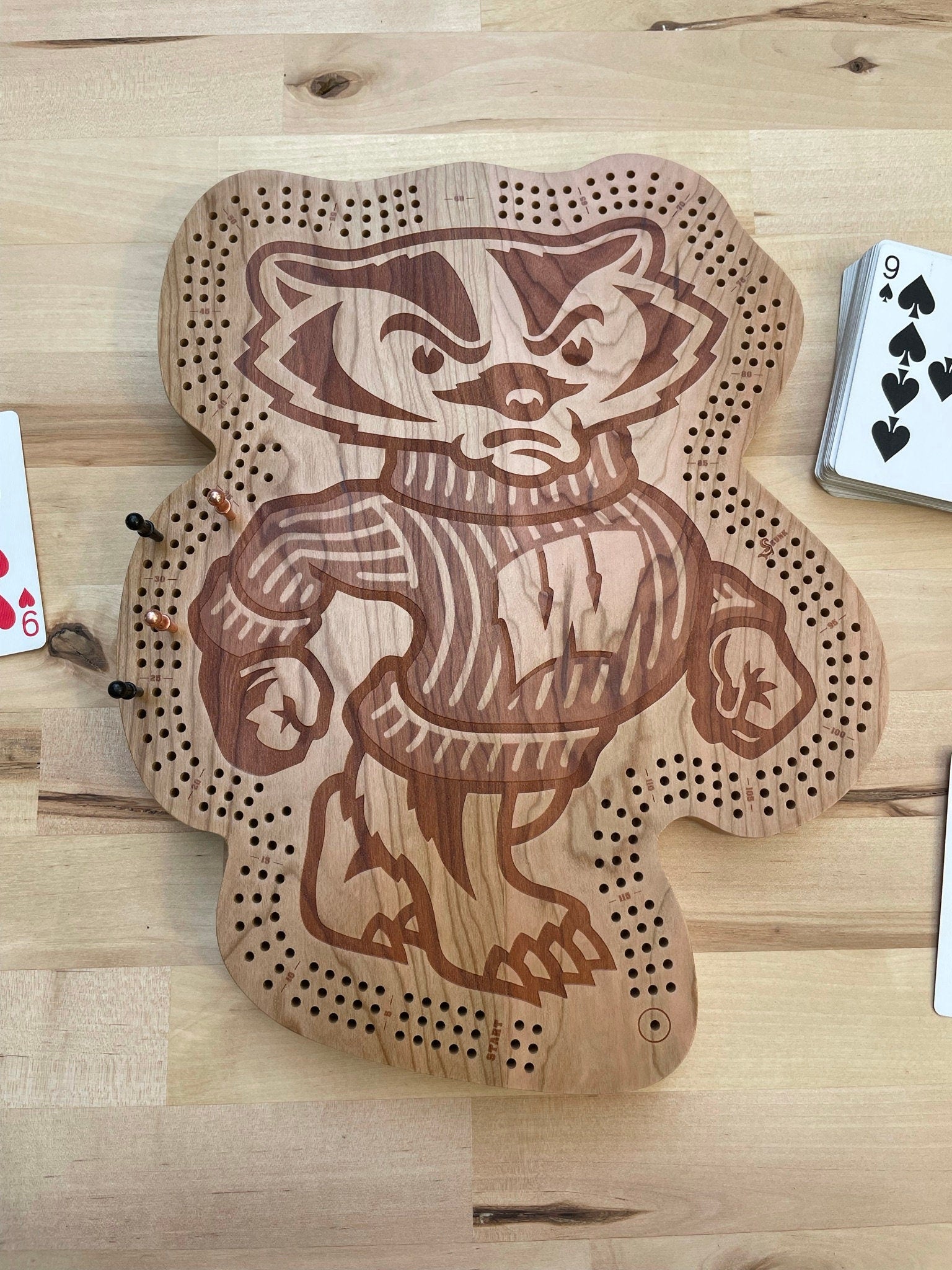 University of Wisconsin - Bucky Badger Cribbage Board & Wall Display ...